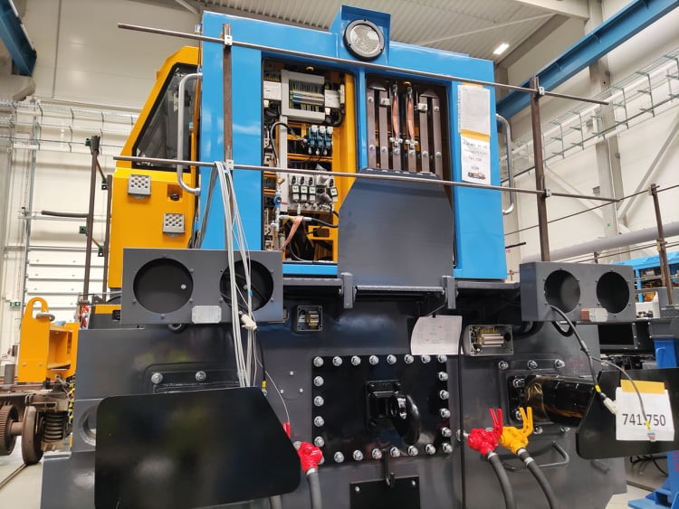 Firma CZ Loko kompletuje v Jihlavě lokomotivy v nové hale za 150 ...