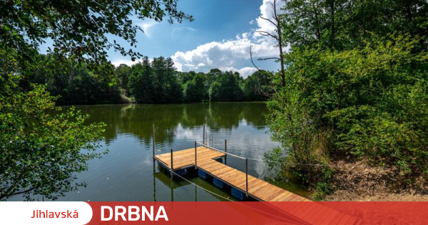 Rybník Borovinka už má nové molo. Náklady nepřesáhly 50 tisíc korun