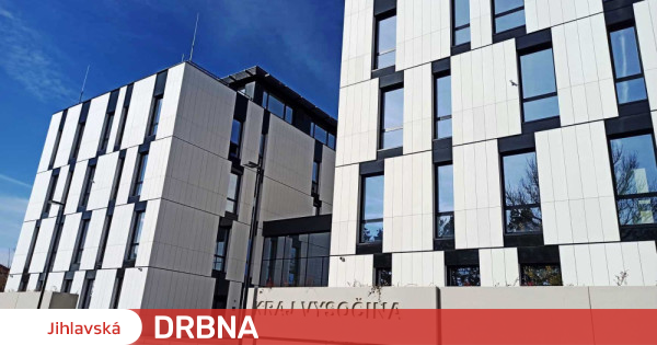 PŘEHLED: Novou administrativní budovu v Jihlavě již obývají krajští úředníci. Které odbory tam ...
