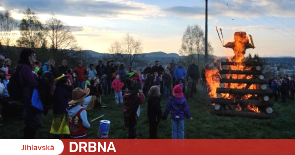 Dělejte jen takový táborák, který dokážete zvládnout, říkají hasiči k ...