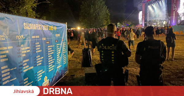 Sázavafest, den první. Silně opilý muž obtěžoval své okolí i hlídku, policie ho odvezla do ...