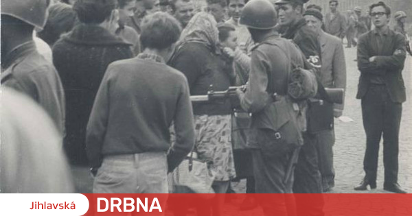 FOTO: Příběhy srpnových dnů v Jihlavě. Úmrtí muže z Popic, vzkazy okupantům i utajený rozhlas