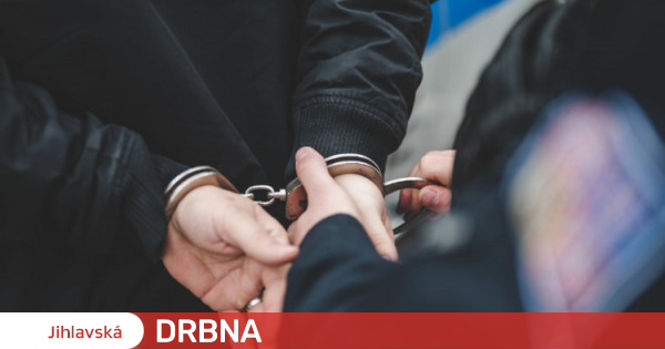 Je v podmínce, přesto v bytě v Jihlavě vyráběl a prodával pervitin. Teď mu hrozí deset let za ...