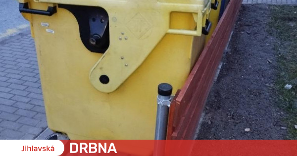 Amatérsky navržený paskvil, kritizují obyvatelé z Doliny nový plot pro ...