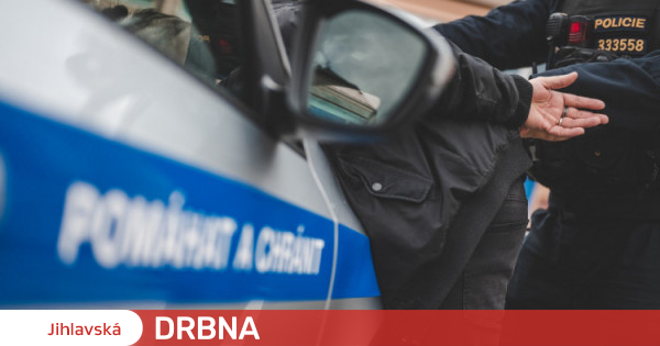Drogy, krádeže, zákaz řízení. Kriminalisté dopadli tři hledané osoby ...
