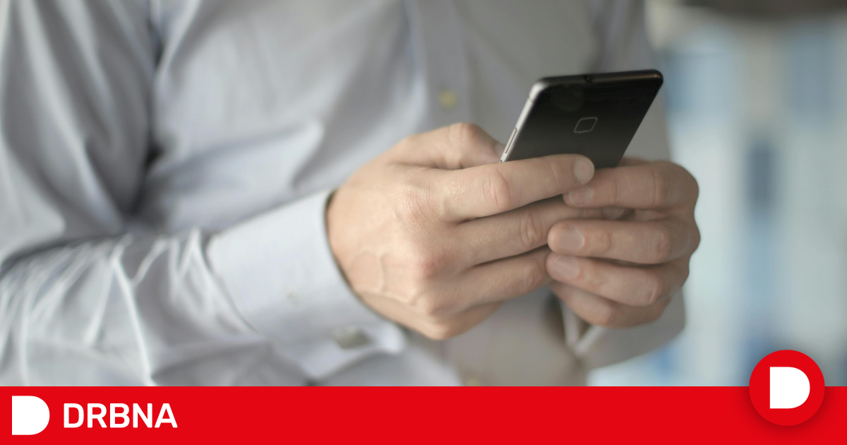 Podvodník Se Vydával Za Policistu Po Telefonu Přesvědčil Muže Aby Si
