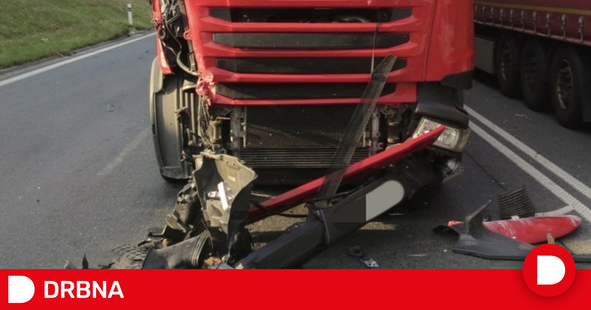 U dálnice se srazily dva kamiony, škoda je 750 tisíc korun