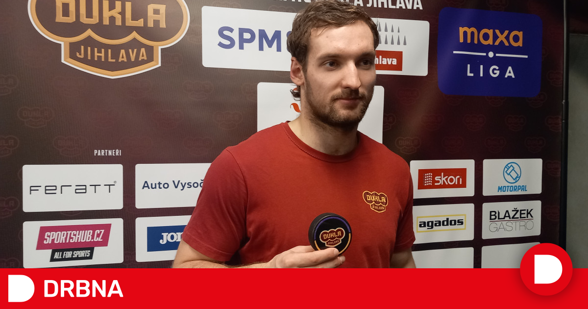 VIDEO: Menšík má puk, kterým dal první gól v aréně, trenér Ujčík se ...